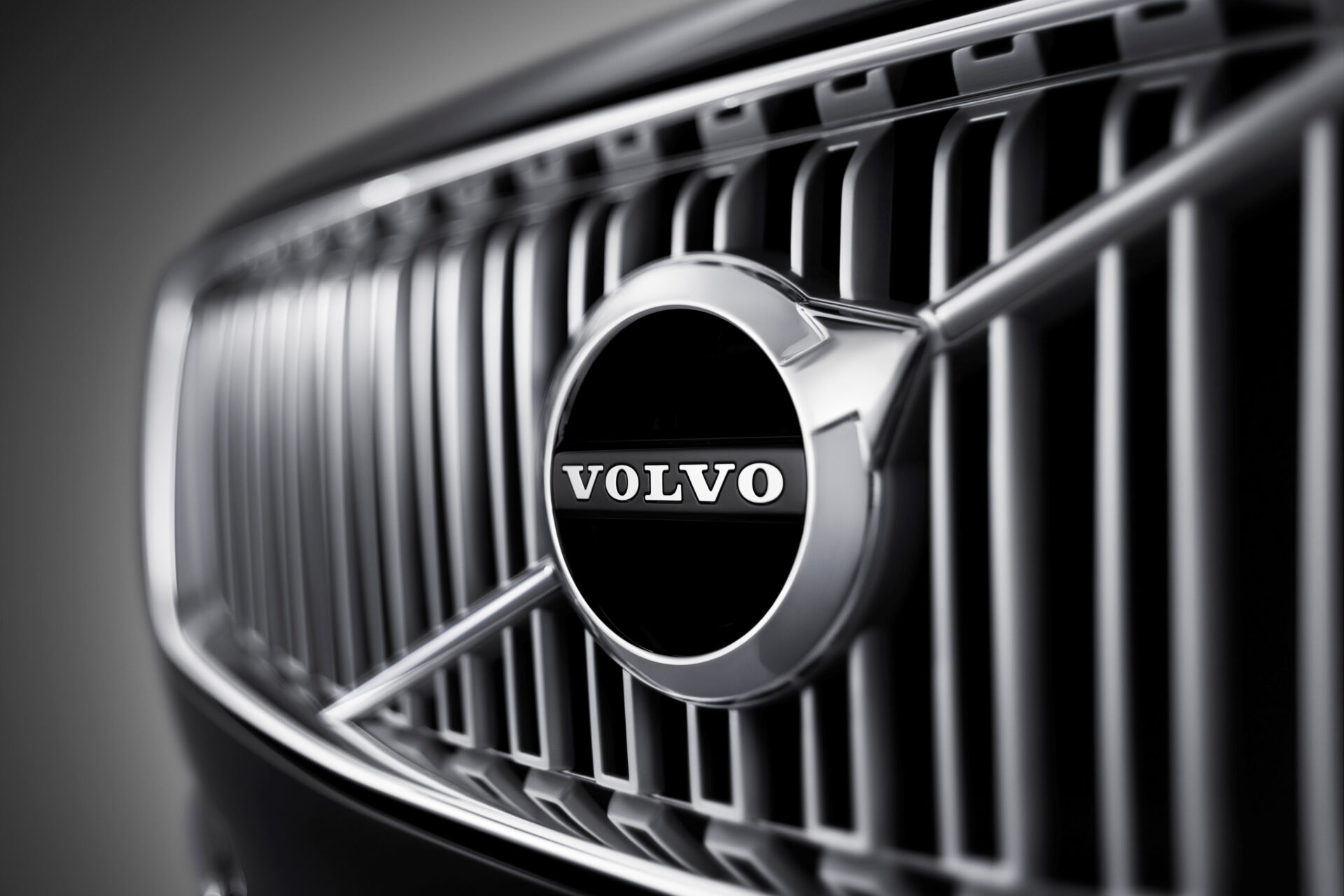 Volvo buys out Geely's stake in Chinese joint venture