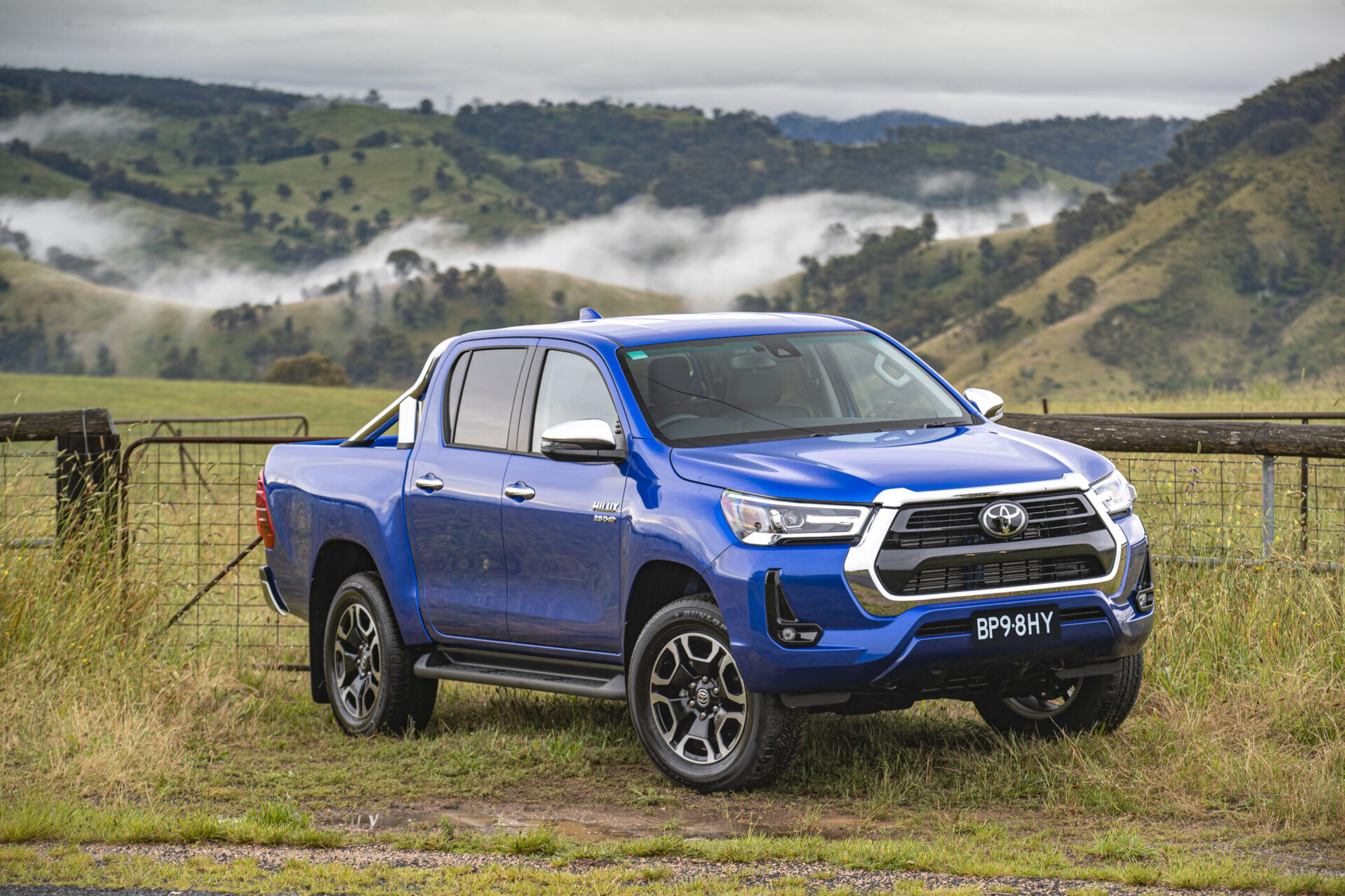2025 Ford Ranger Sport vs Toyota Hilux SR5: Spec battle!