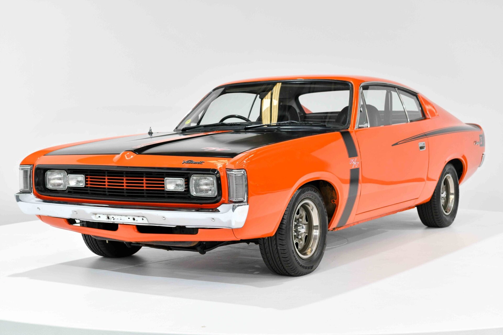 Retro: Chrysler VH Charger R/T E38