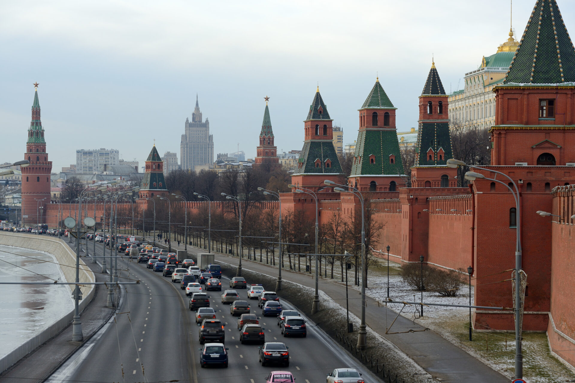 Stellantis suspends production in Russia while Continental resumes ...