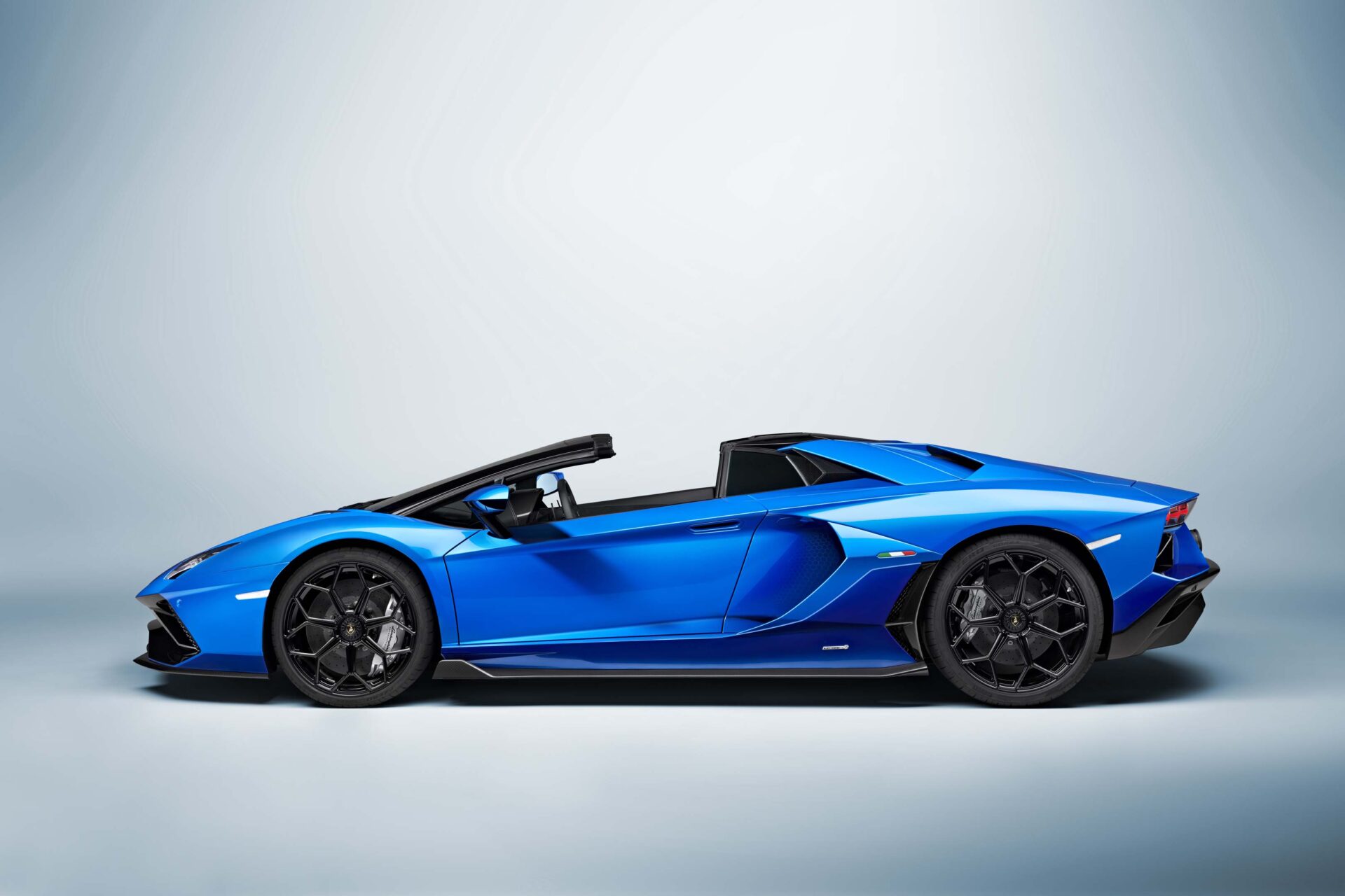 Lamborghini Aventador | Price, Reviews & Specs