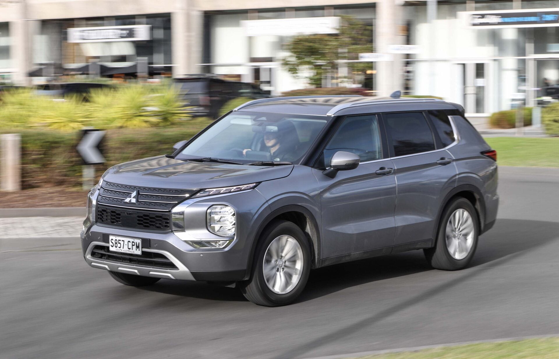 2022 Mitsubishi Outlander review: LS 2WD