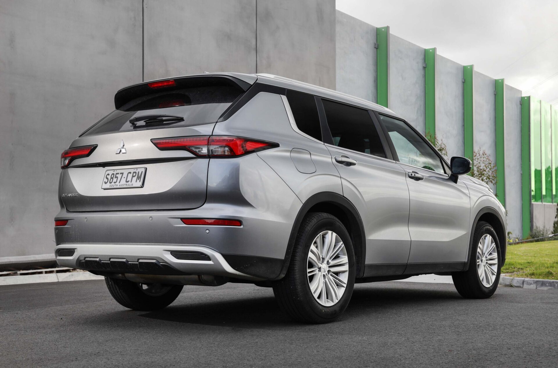 2022 Mitsubishi Outlander review: LS 2WD