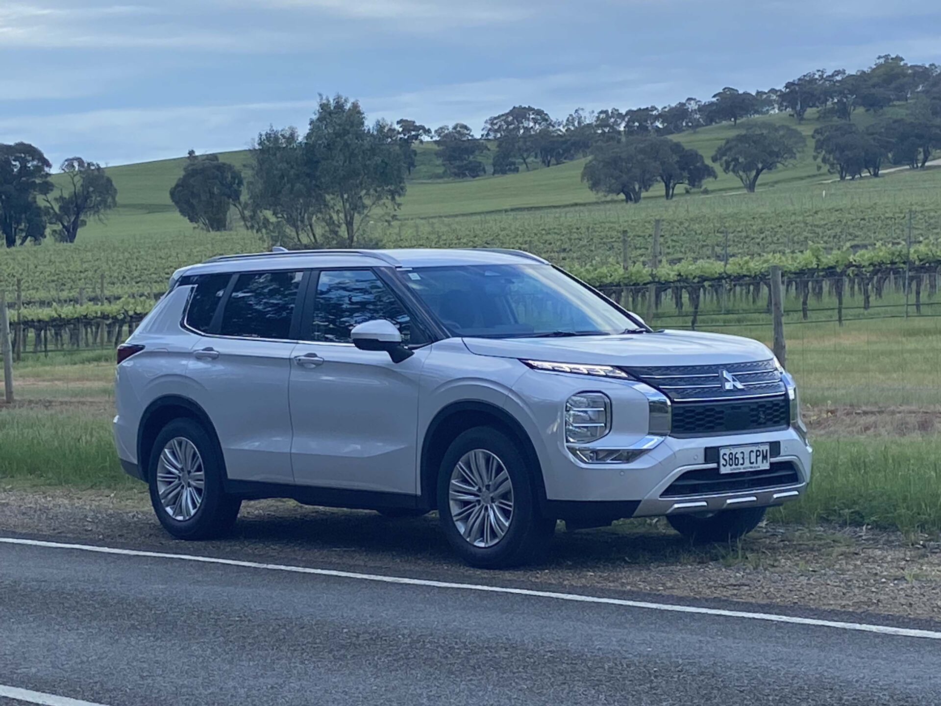 2023 Mitsubishi Outlander LS 2WD review: The dad weekender drive