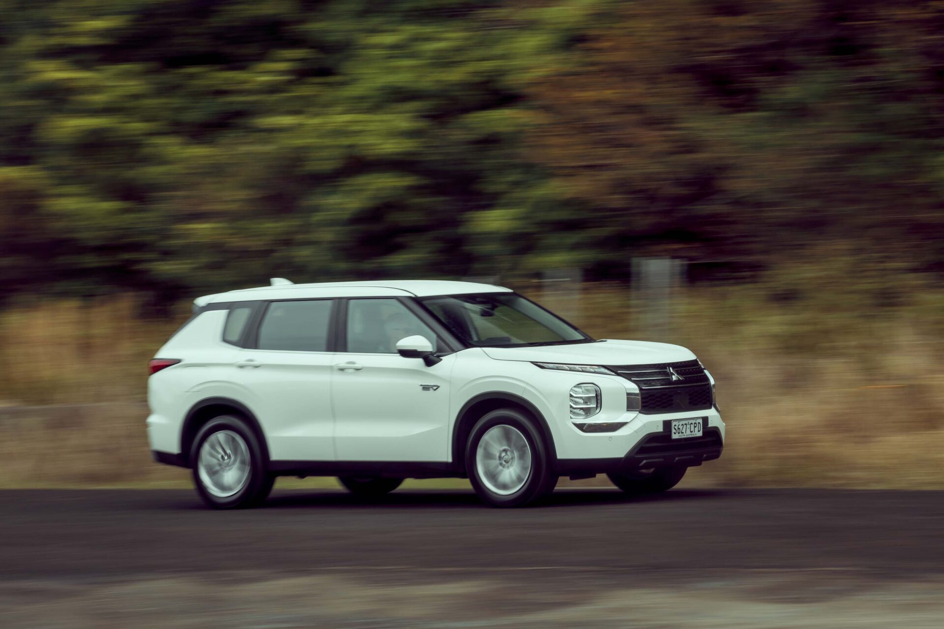 2023 Mitsubishi Outlander PHEV ES review