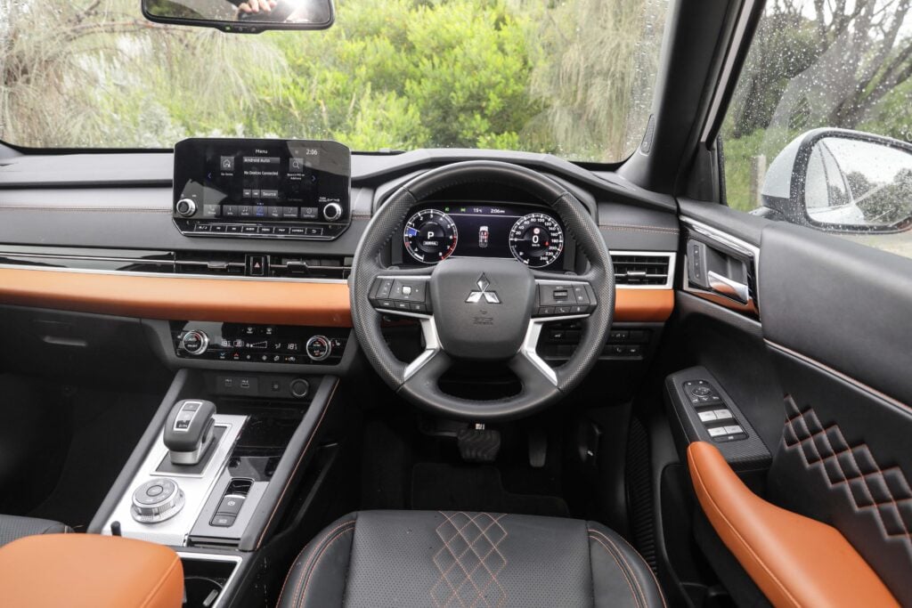 2023 Nissan X-Trail vs Mitsubishi Outlander comparison