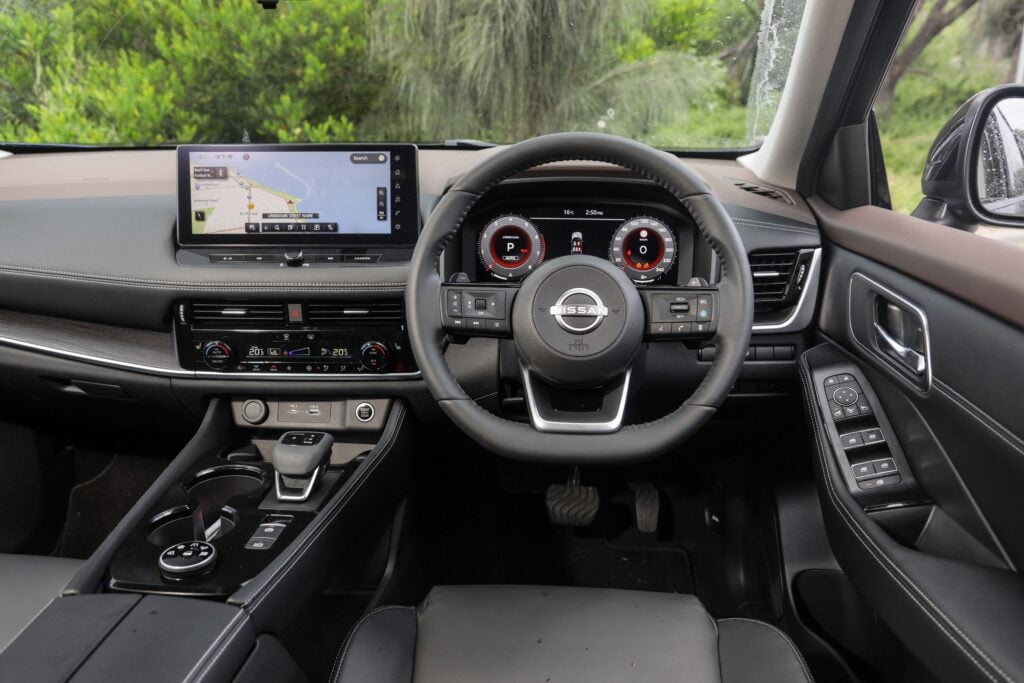 2023 Nissan X-Trail vs Mitsubishi Outlander comparison