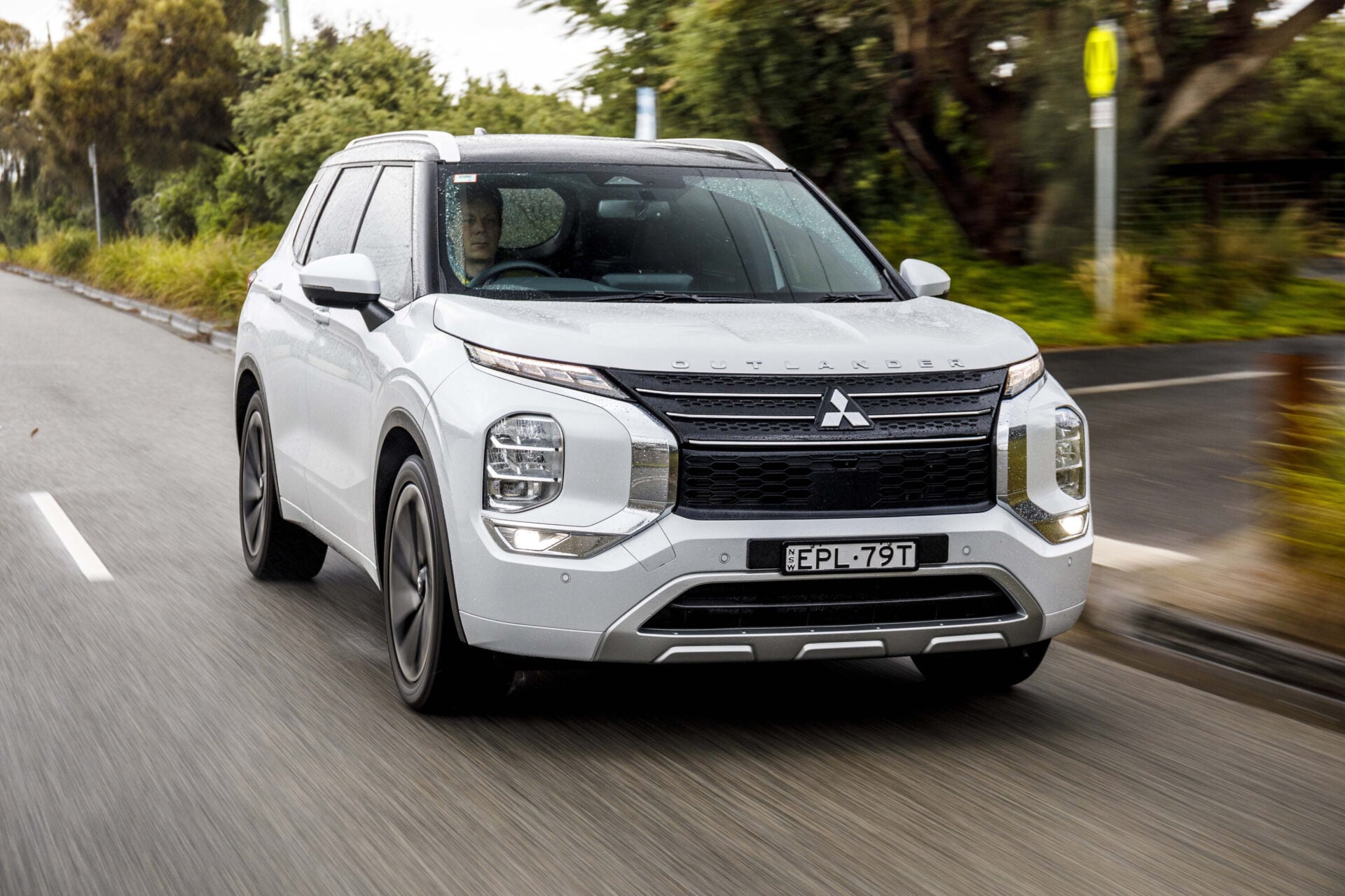 Mitsubishi Outlander | Price, Reviews & Specifications