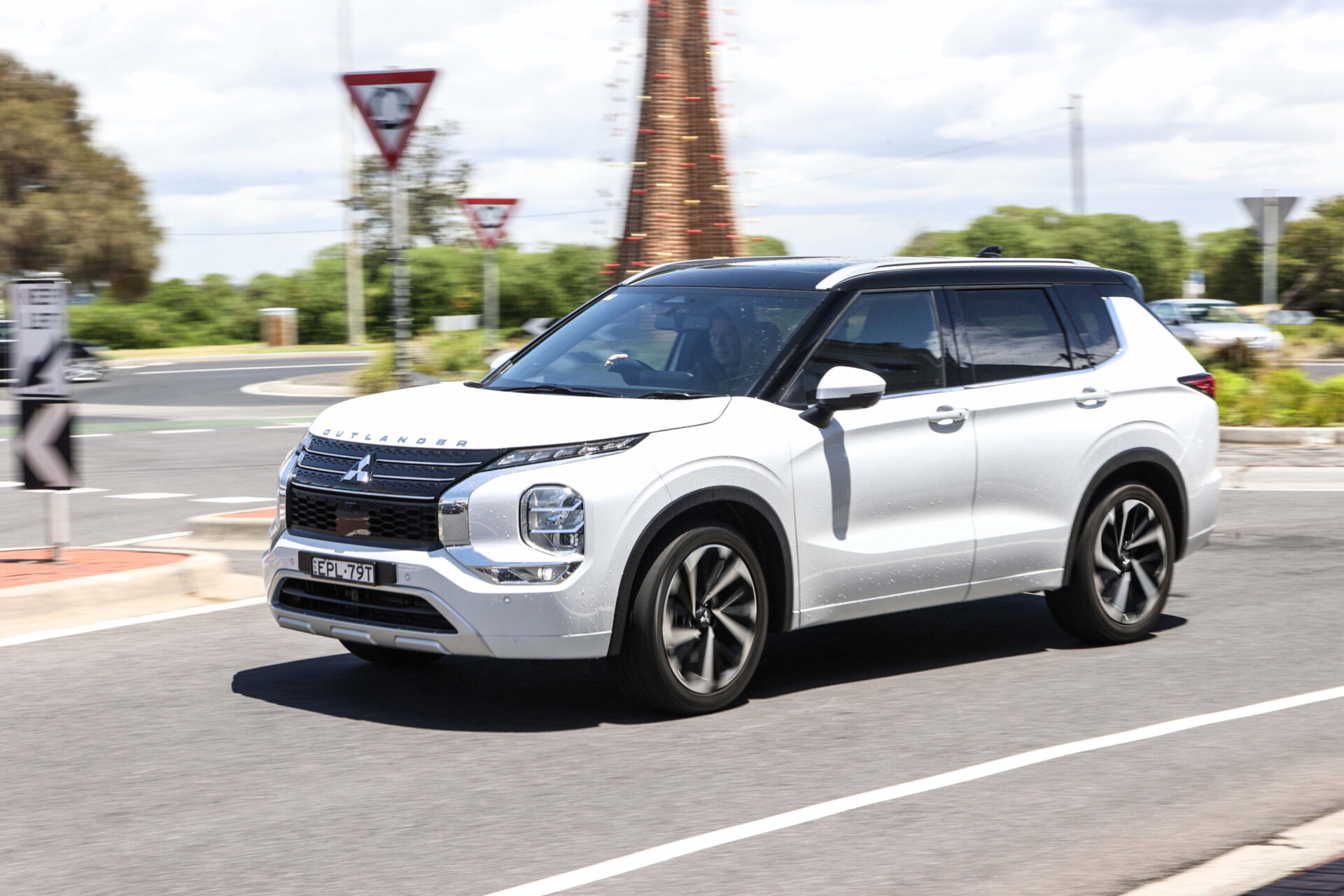 Mitsubishi Outlander PHEV GSR: New performance flagship coming?