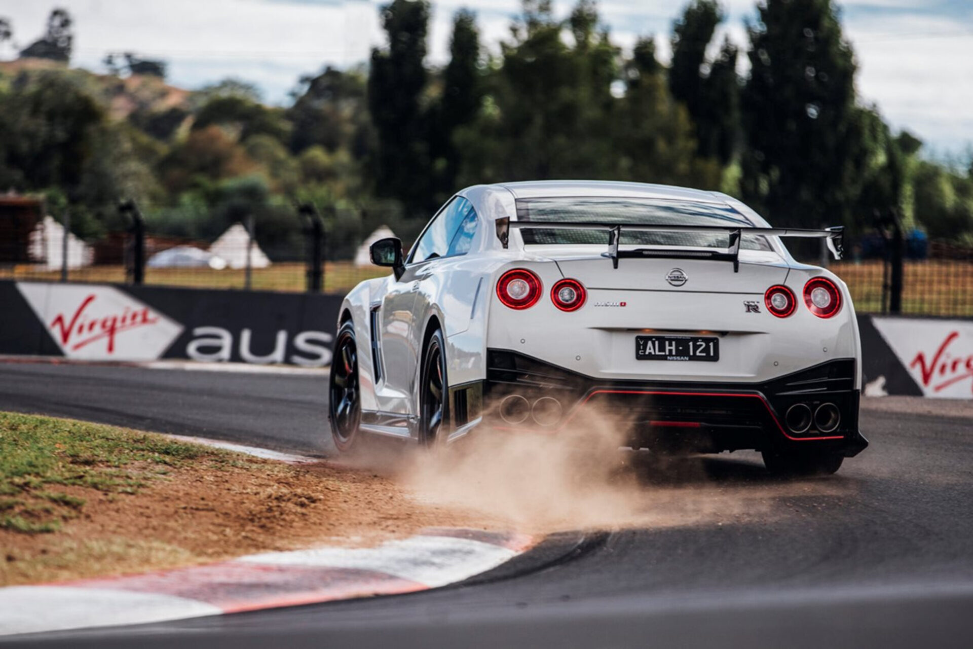 Sports Car Reviews and Buyers Guide