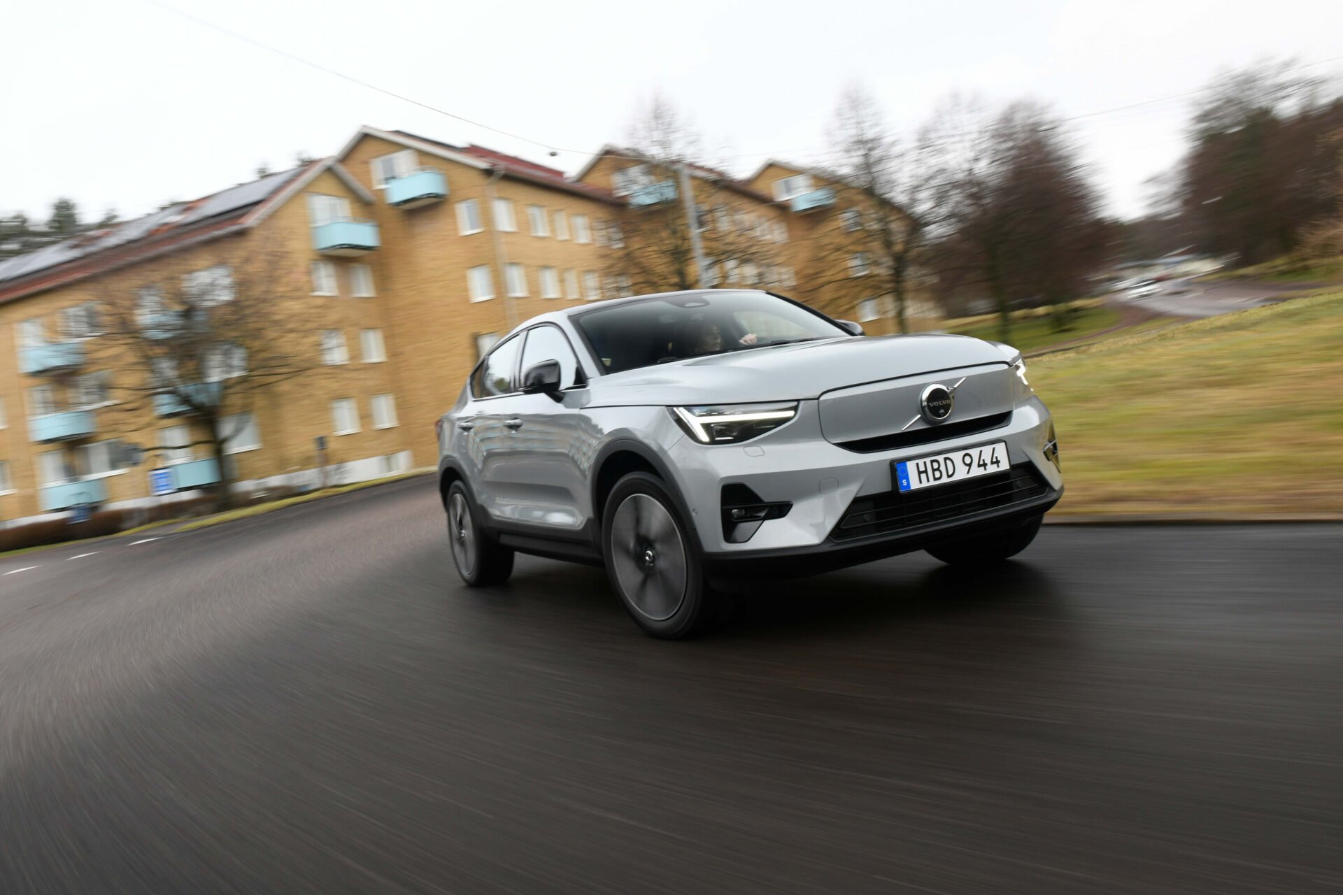 2025 Volvo EX40 & EC40 revealed: XC40 & C40 electric SUVs renamed