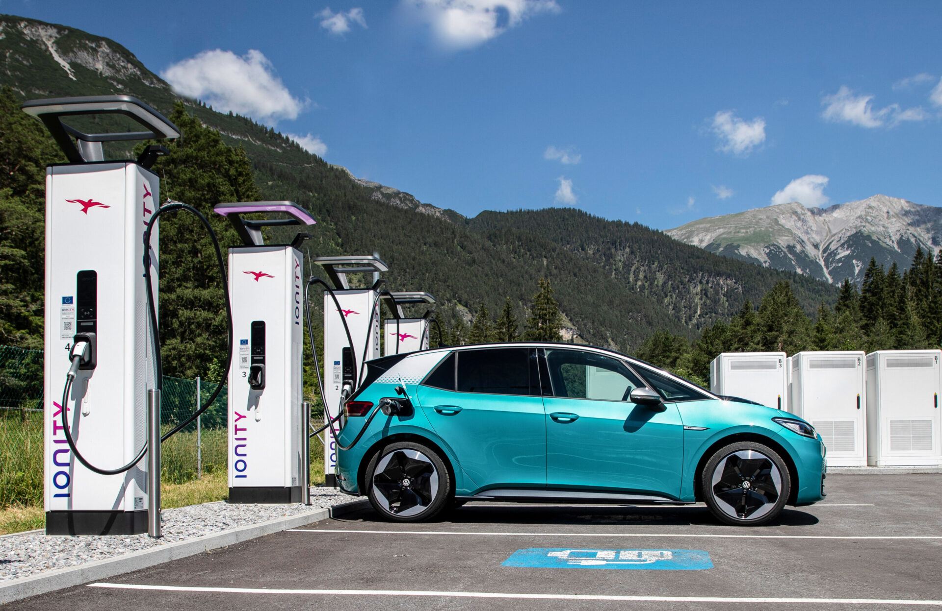 How to look after an electric vehicle’s battery