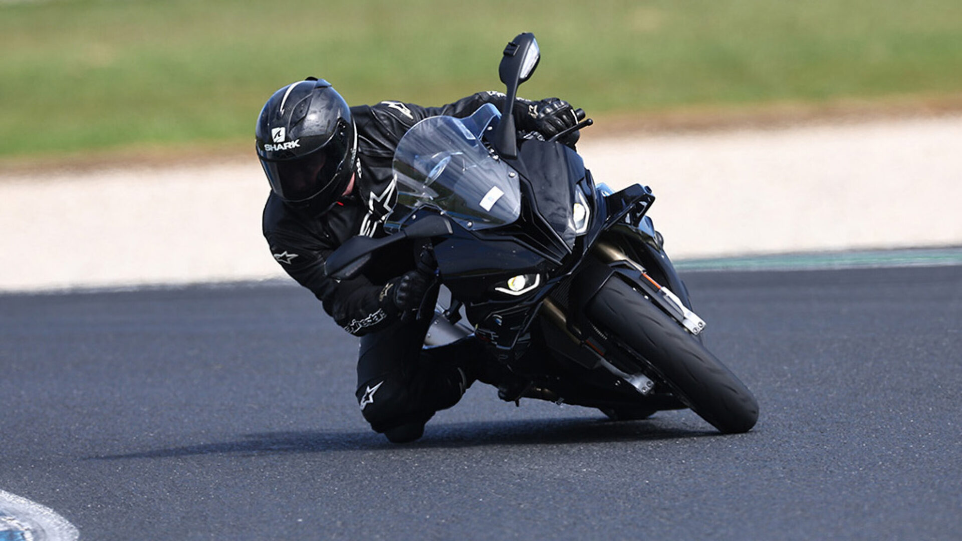 BMW S1000RR Race review