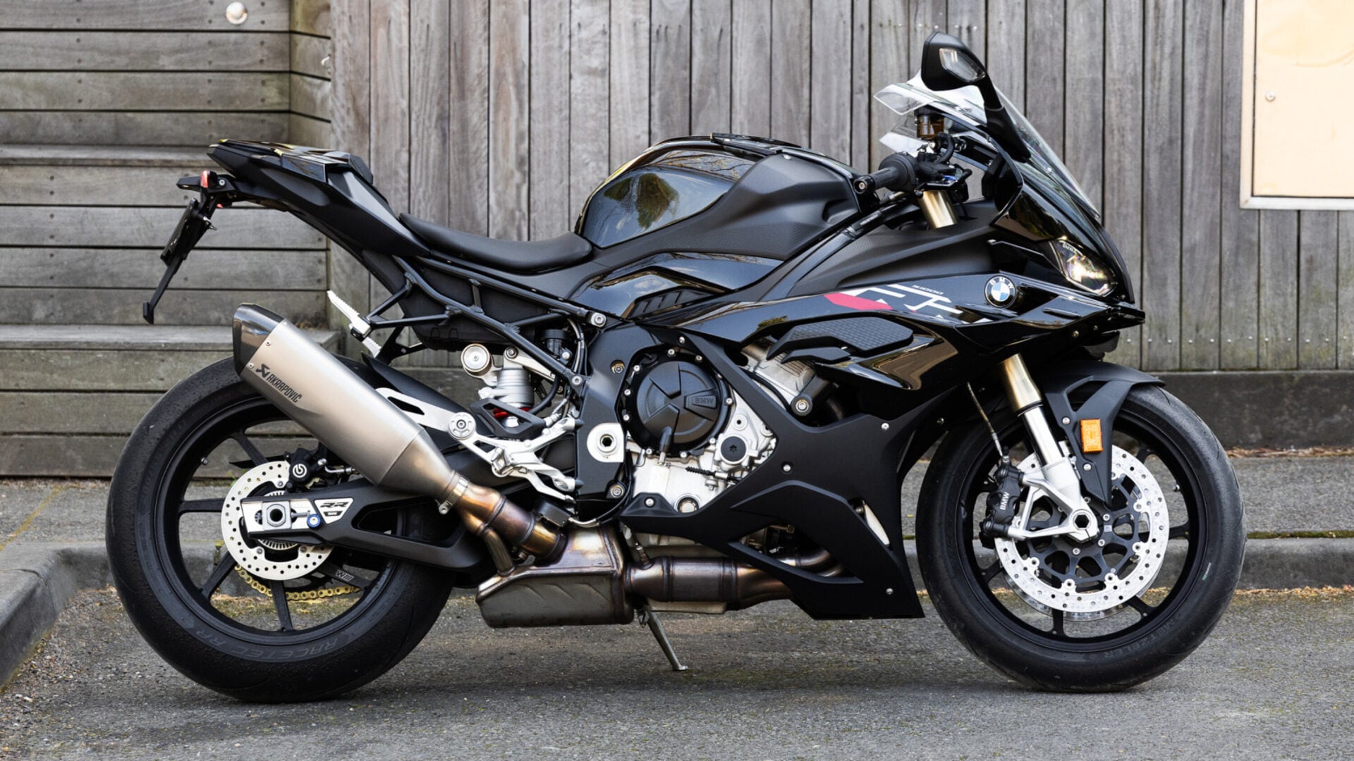 BMW S1000RR Race review