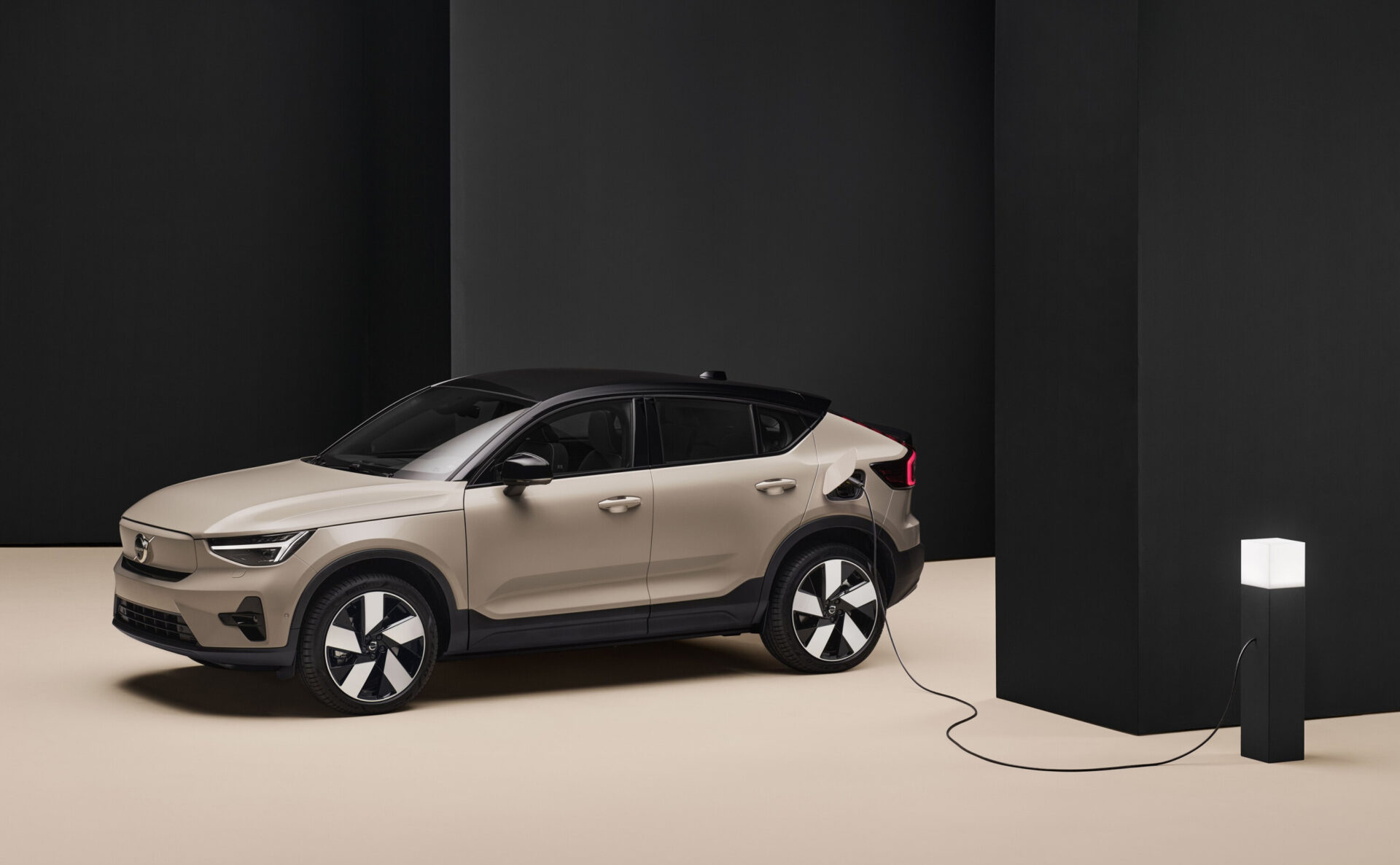 Volvo EC40 | Price, Reviews & Range