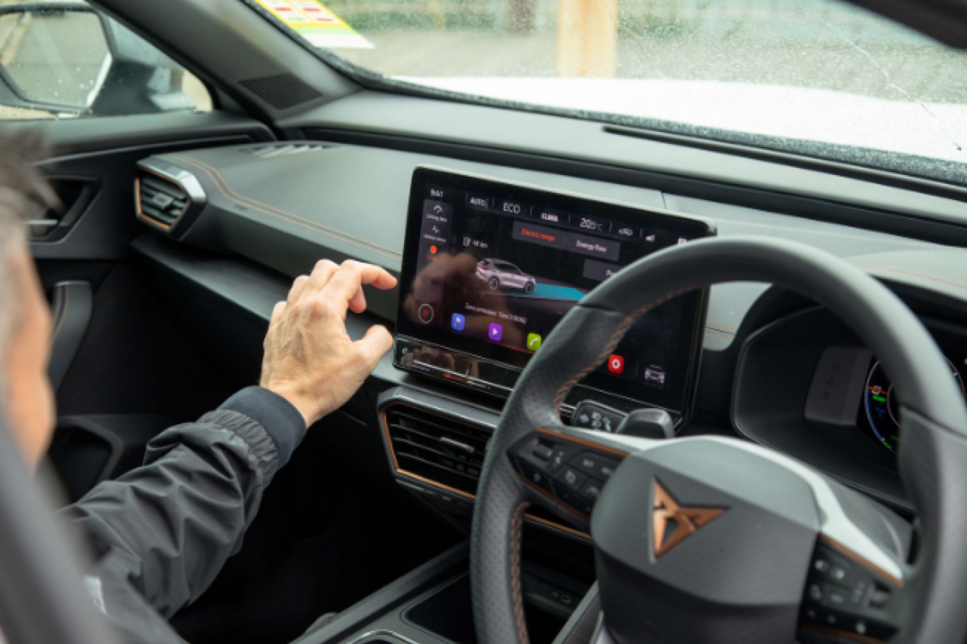 Which Aussie state’s drivers are on the phone most while driving?