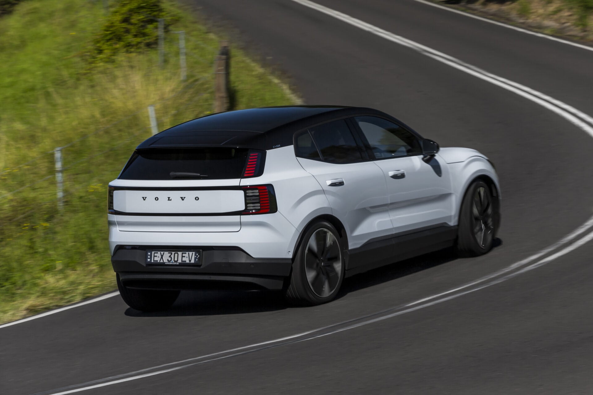 2024 Volvo EX30 vs 2025 Kia EV3 - SPEC BATTLE