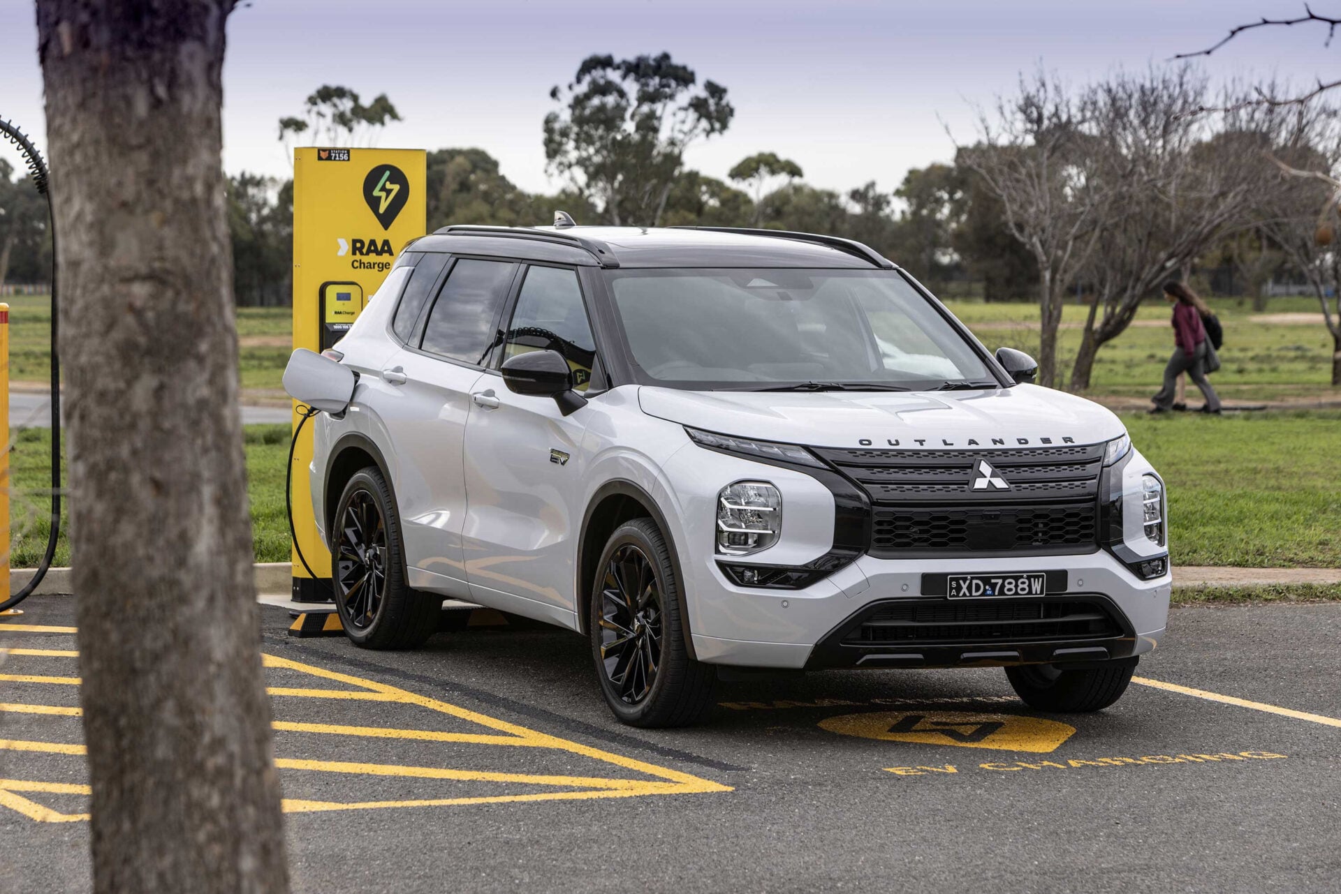 New study shows Mitsubishi Outlander PHEV owners are getting best of ...