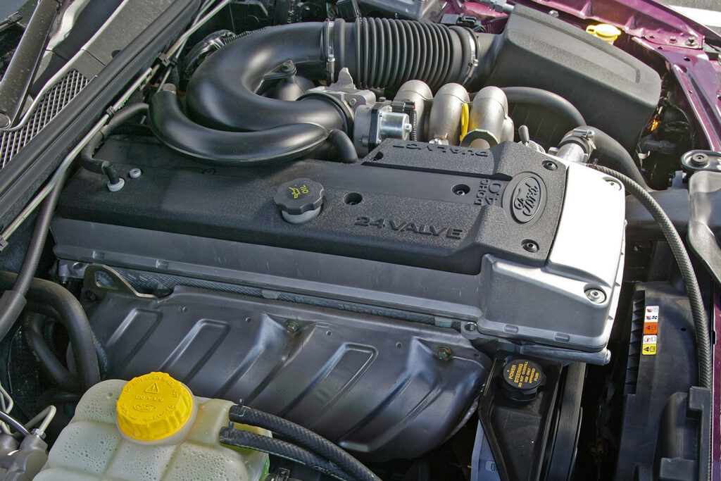 Holden Commodore SV6 vs Ford Falcon XR6 comparison review: Classic MOTOR