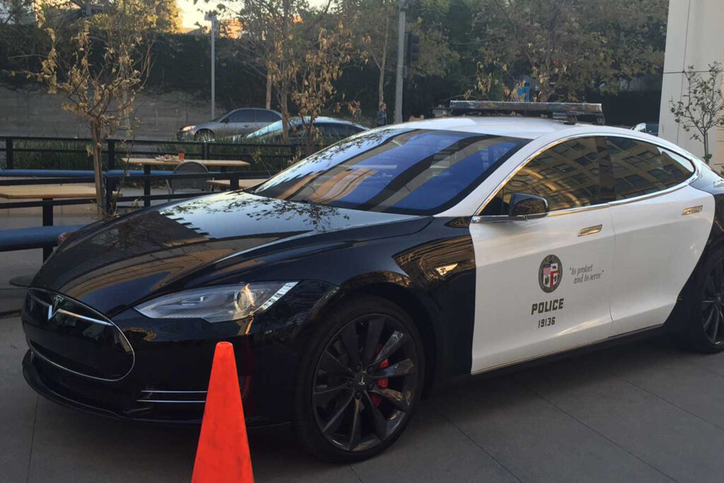 Tesla Model S police car almost runs out of battery