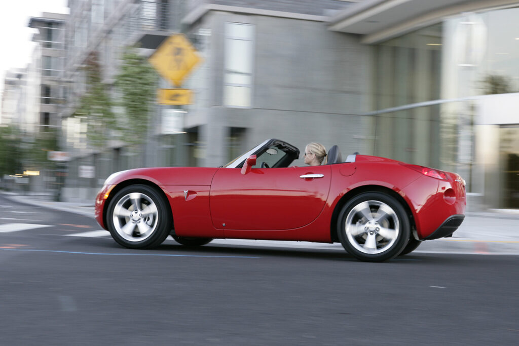 Pontiac Solstice review: Classic MOTOR