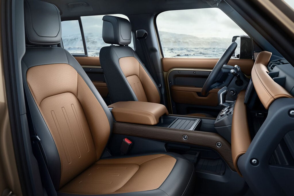 No airbag for Defender’s front-row middle seat