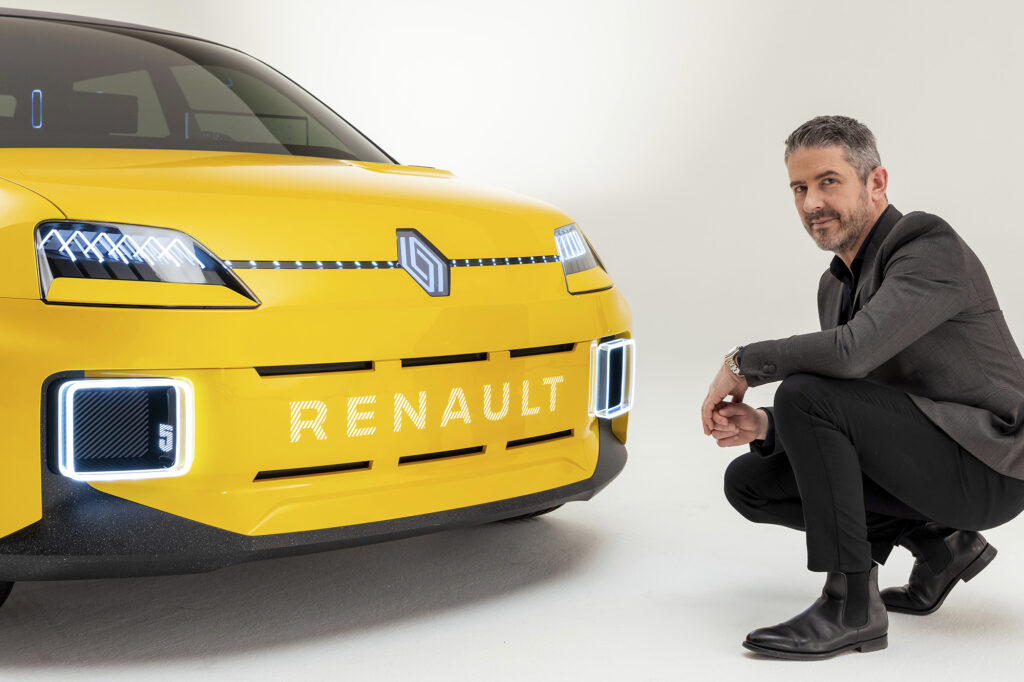 Video: Renault's new diamond logo revealed