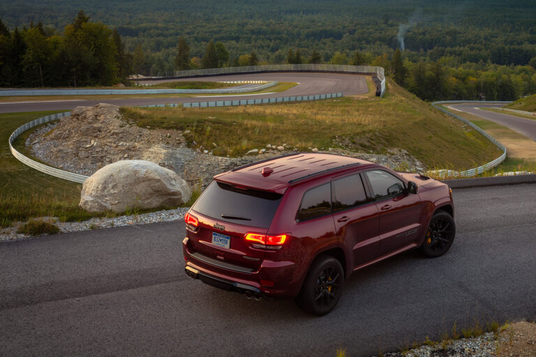 The numbers behind the Jeep Grand Cherokee SRT Trackhawk will warp your ...