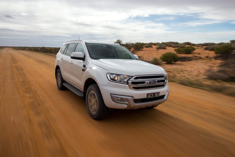 2016 Ford Everest explores the Australian Outback