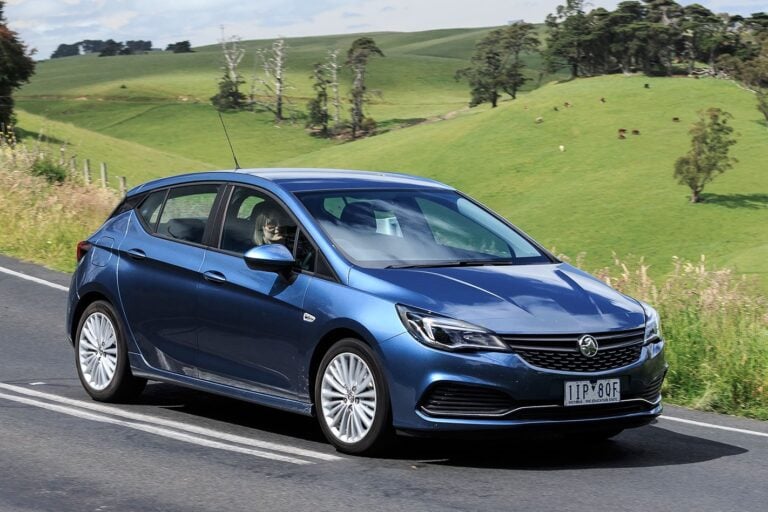 Holden Astra Hatchback 2019 Review, Price & Features