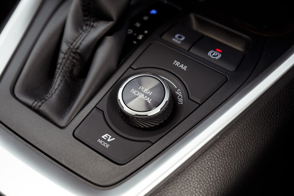 Toyota Rav4 Cruiser Hybrid v Mitsubishi Outlander PHEV comparison review