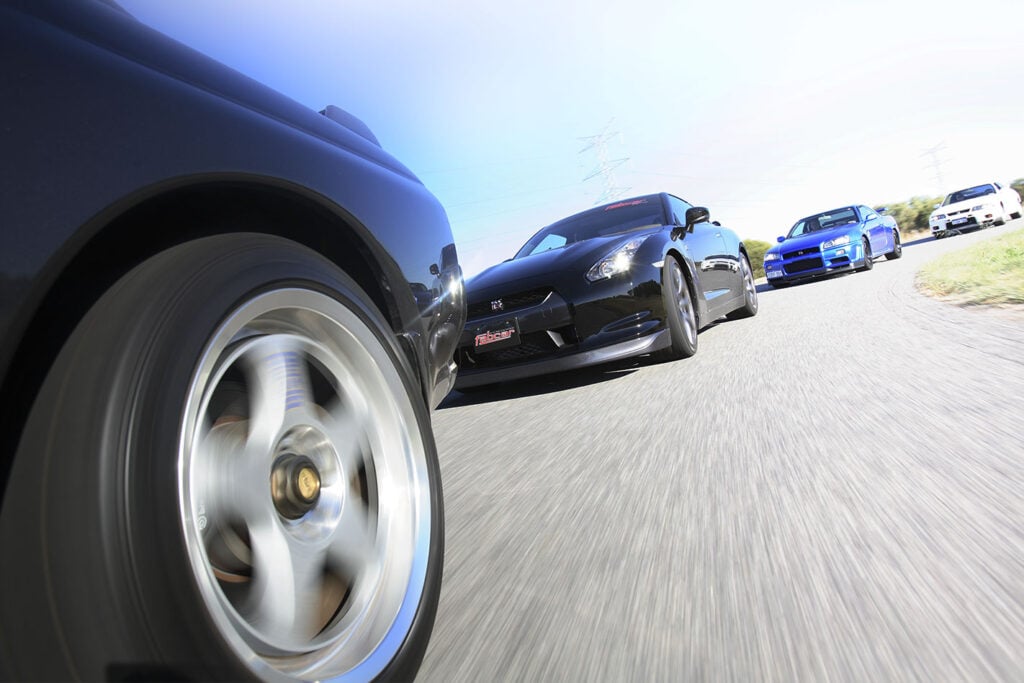MOTOR archive 2008: Nissan R32 v R33 v R34 v R35 GT-R