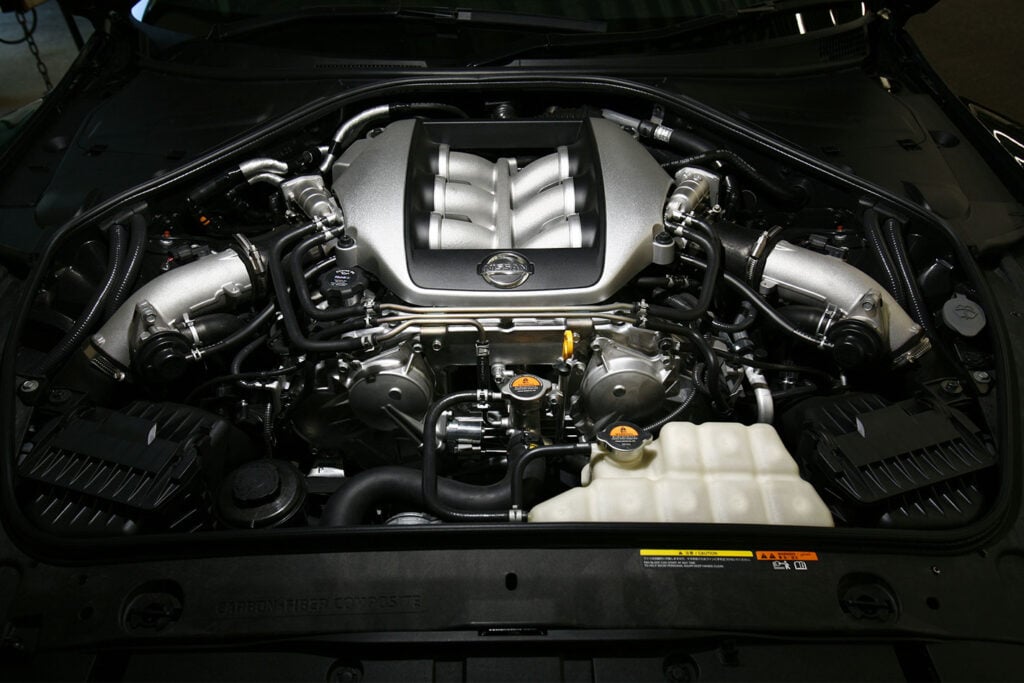 MOTOR archive 2008: Nissan R32 v R33 v R34 v R35 GT-R