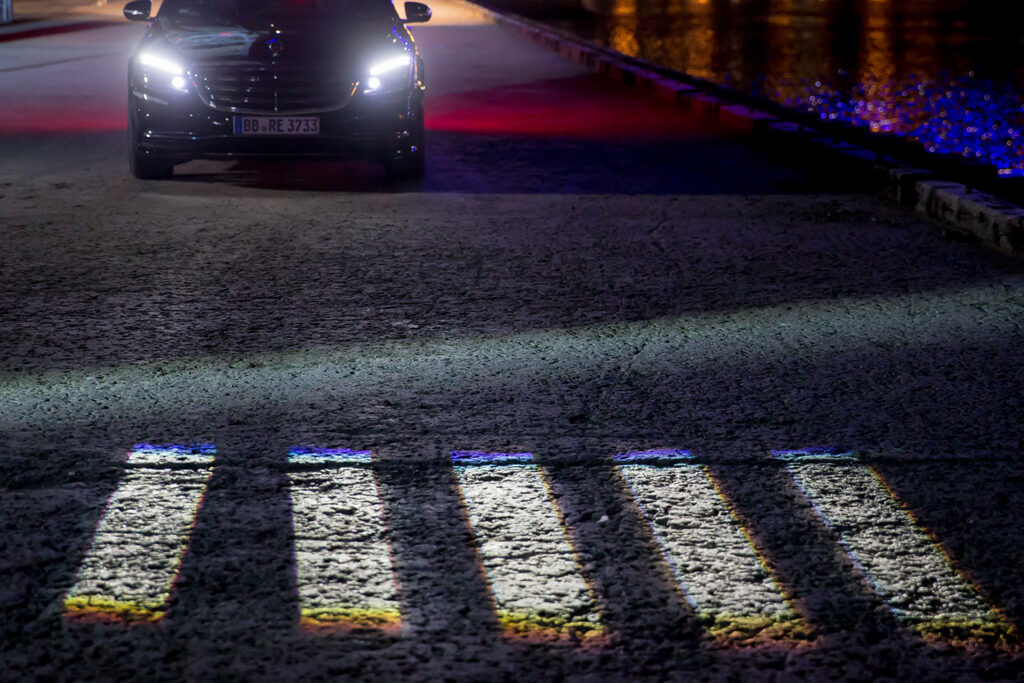 Mercedes turns headlights into movie projectors