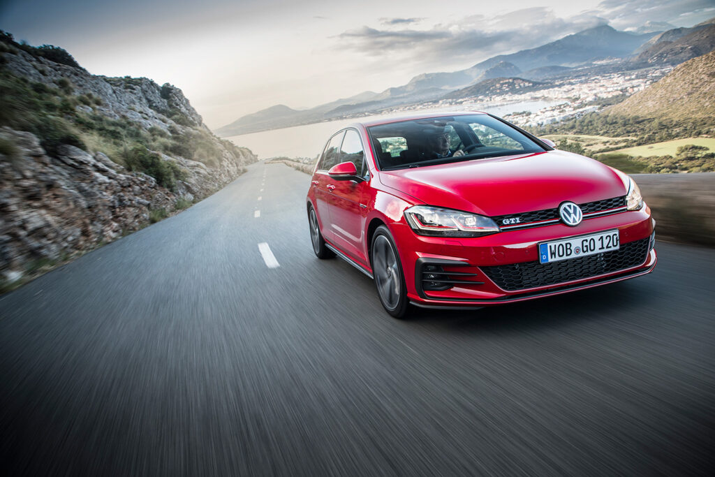 2017 Volkswagen Golf GTI Mk7.5 Review