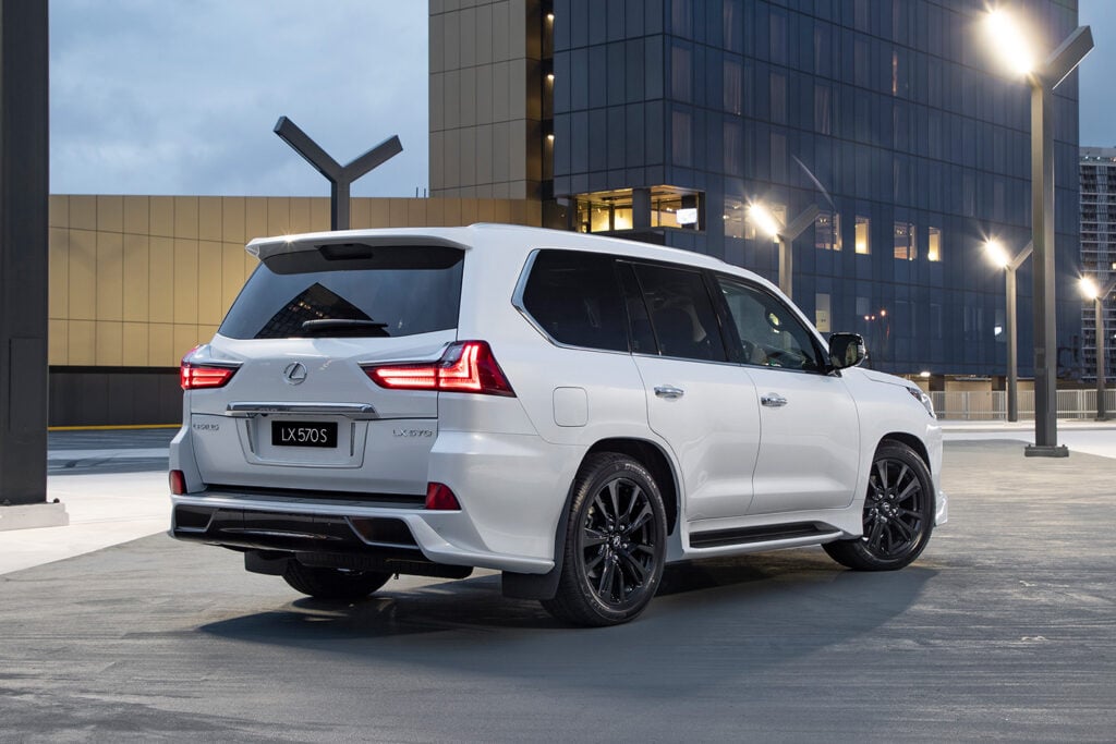 2018 Lexus LX 570 S flagship revealed