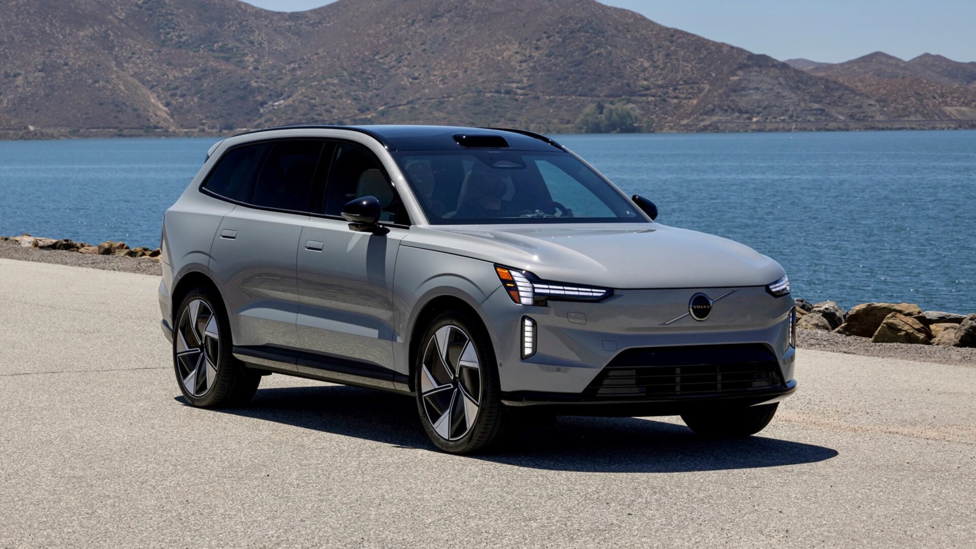Best Large SUVs 2025: Luxury