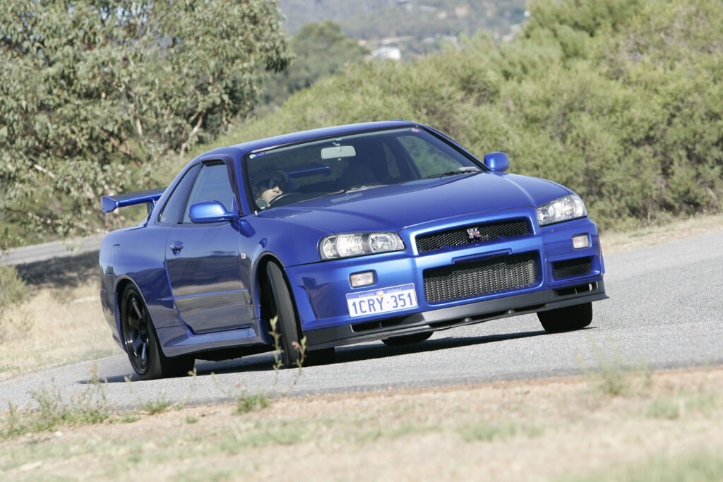 MOTOR archive 2008: Nissan R32 v R33 v R34 v R35 GT-R