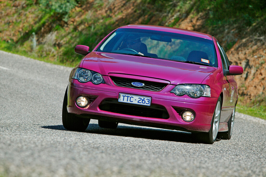 Holden Commodore SV6 vs Ford Falcon XR6 comparison review: Classic MOTOR