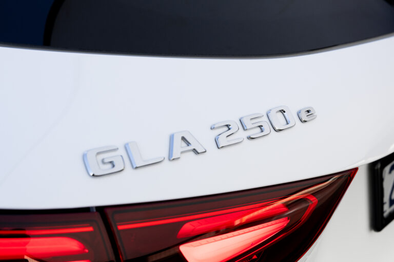 Mercedes-Benz expands plug-in hybrid line-up with launch of GLA 250 e ...