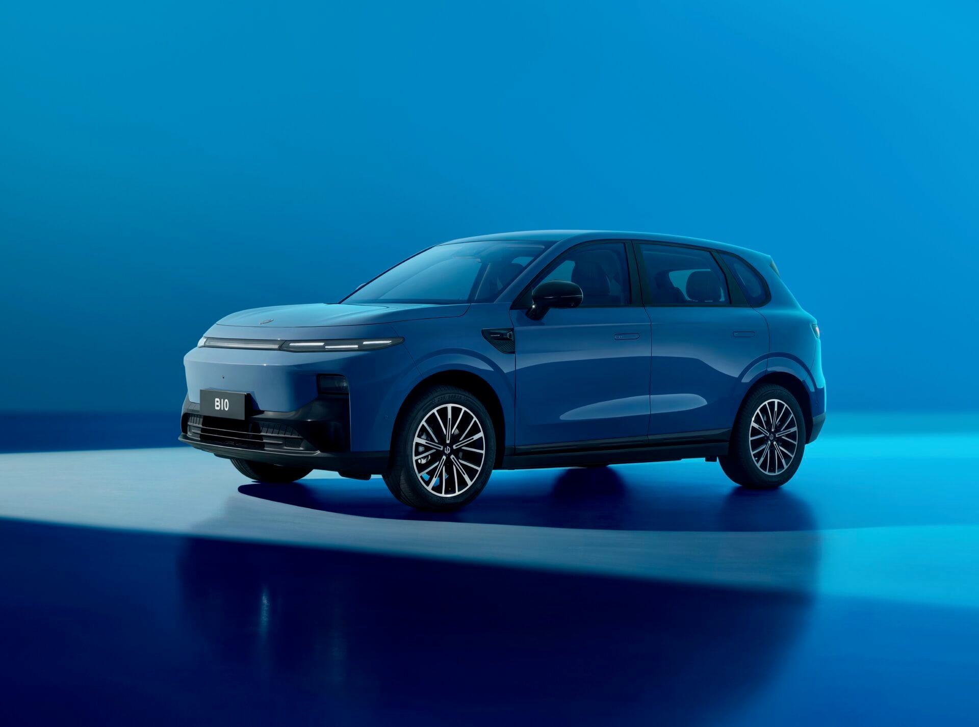 Leapmotor unveils B05 Hatch and B10 SUV at IAA Munich