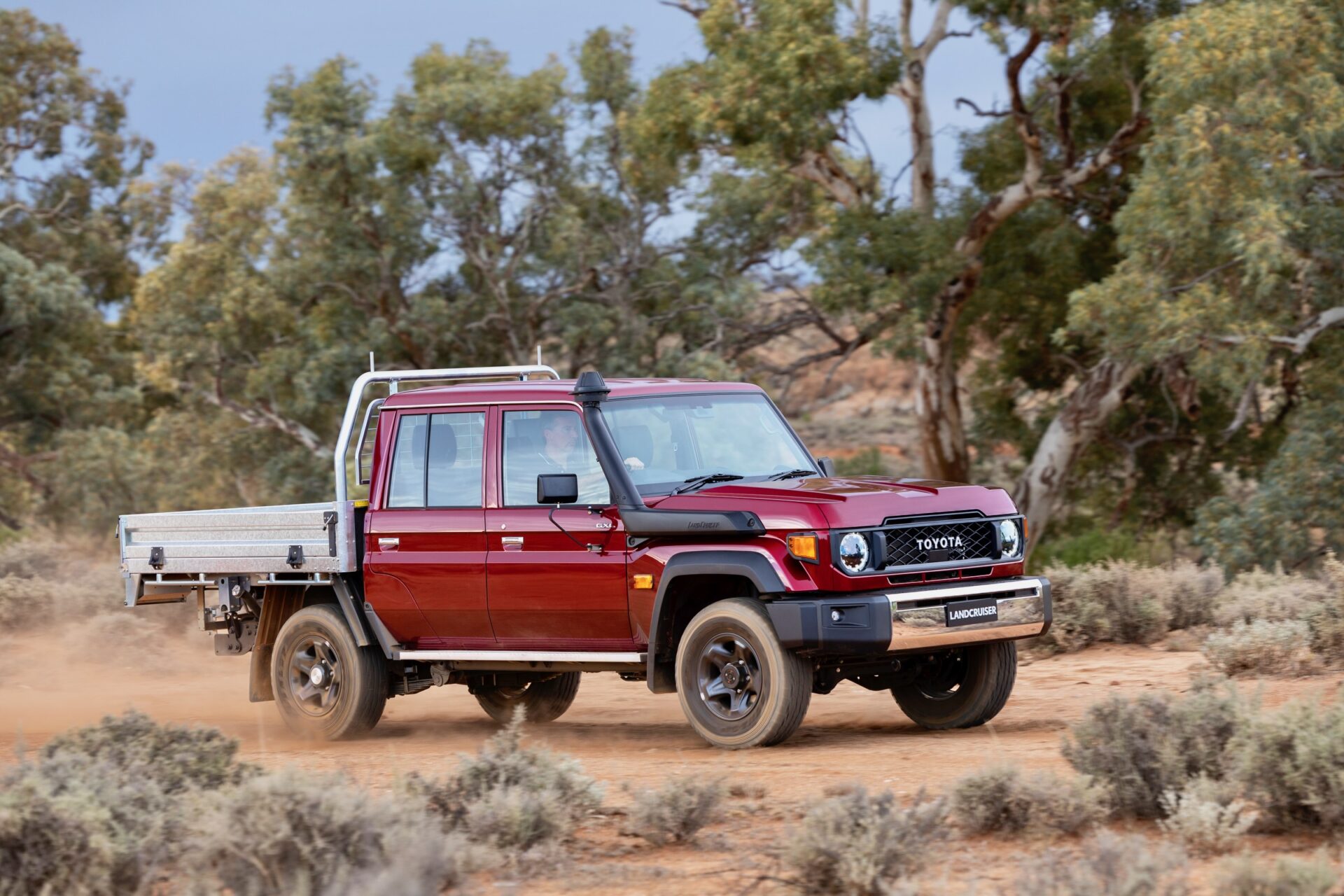 Ford Ranger Super Duty vs Toyota LandCruiser 70 Series: Spec Battle