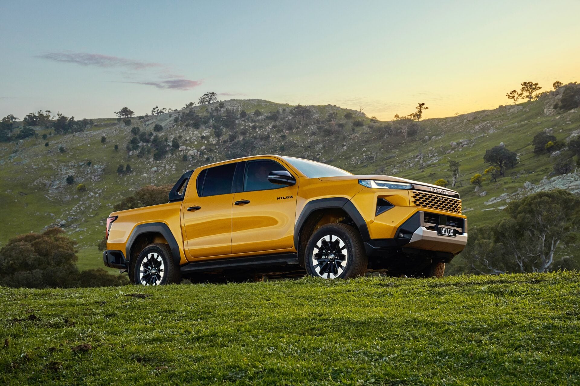 2026 Toyota HiLux revealed! Discover all the details on the new-gen ...