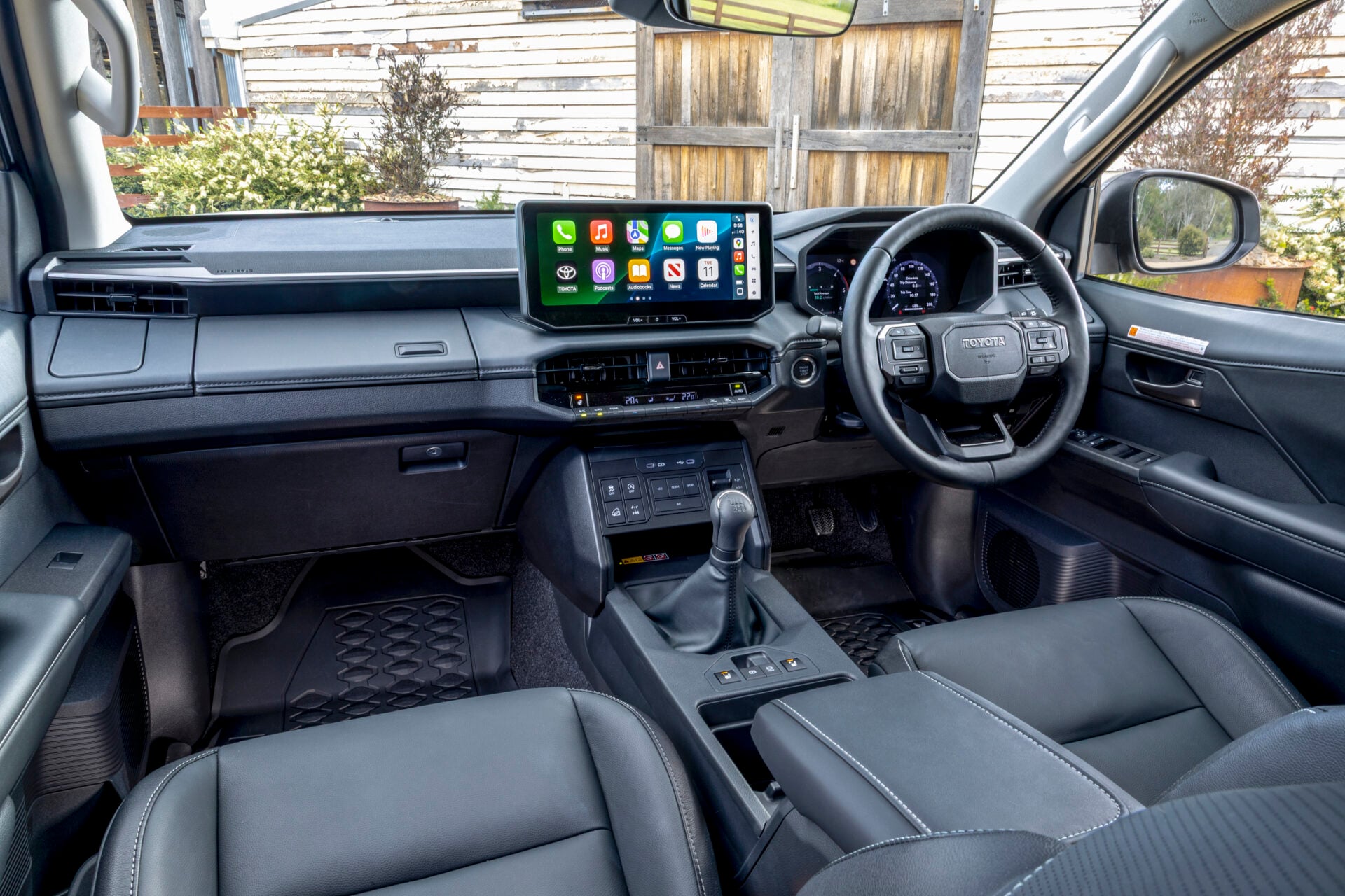 2026 Ford Ranger XLT vs Toyota HiLux SR5: Spec Battle