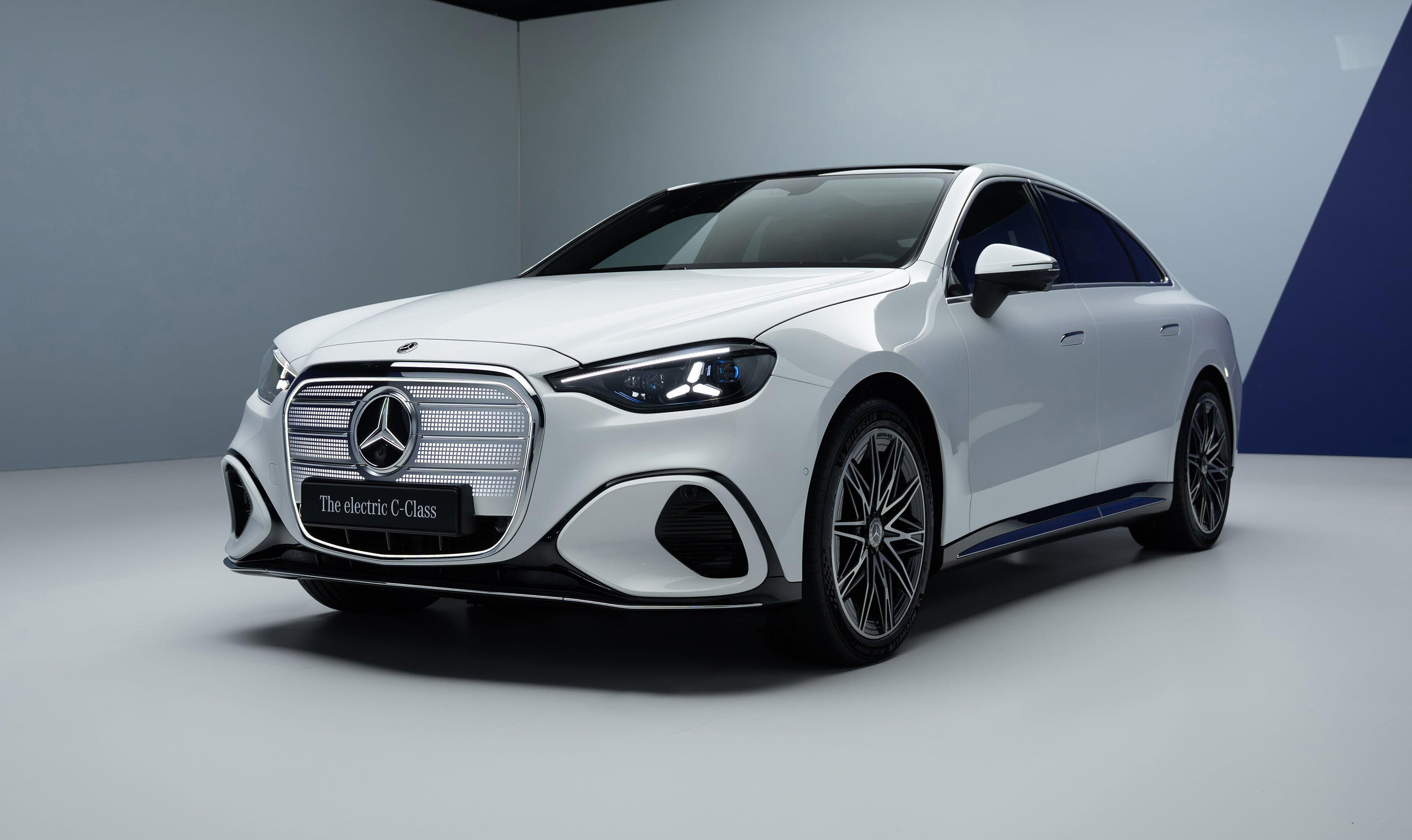 New electric Mercedes-Benz C-Class revealed; promises up to 800km of ...