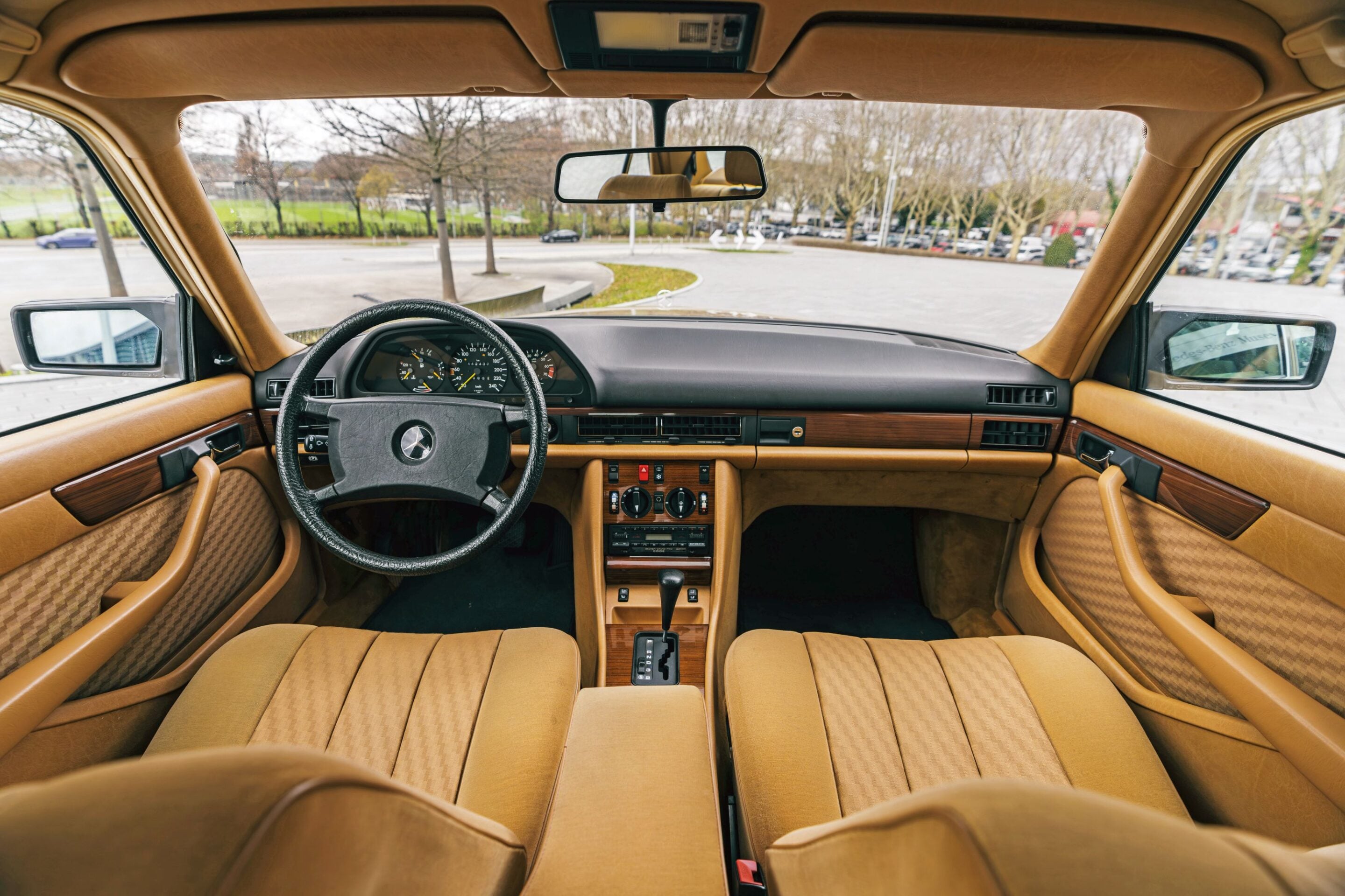 Modern Classic: Mercedes-Benz 300SE (W126), a graceful presence for 47 ...